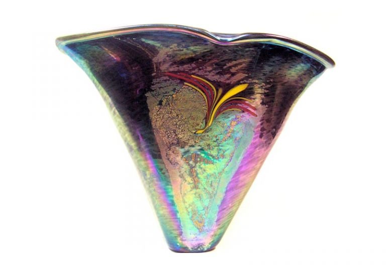 Iridised V shape vase - Boranupgallery